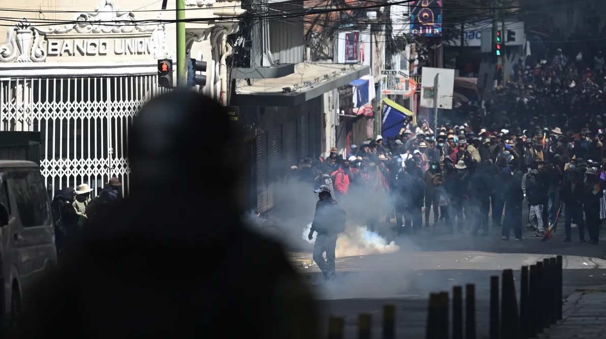 Bolivia se paraliza con bloqueos y protestas que exigen la renuncia del ...